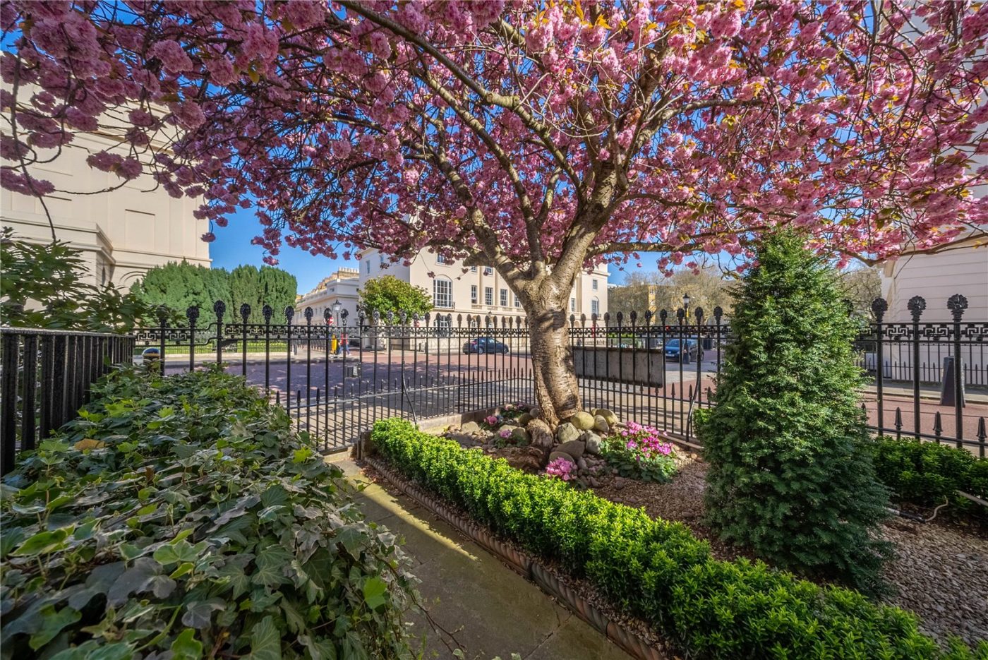 York Gate, Regent's Park, London, NW1 5LR - Park Lord